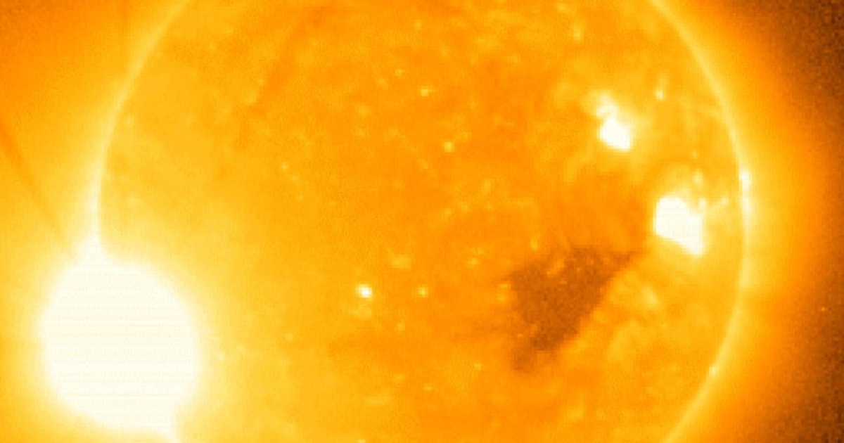 Solar flare beams pure hydrogen at Earth